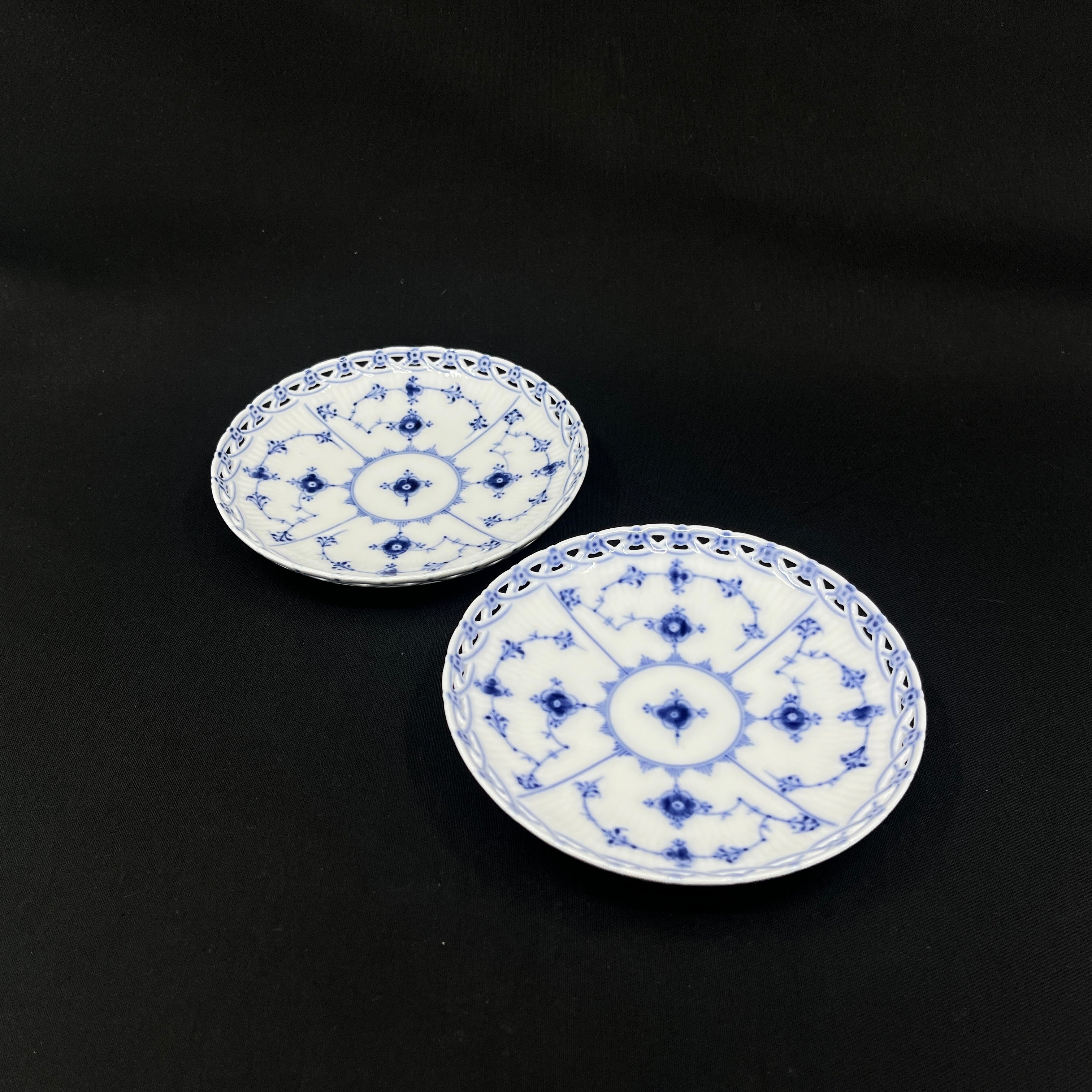 Bing & Grondahl Mussel painted deep plate - harstedantik-dk - Harsted Antik